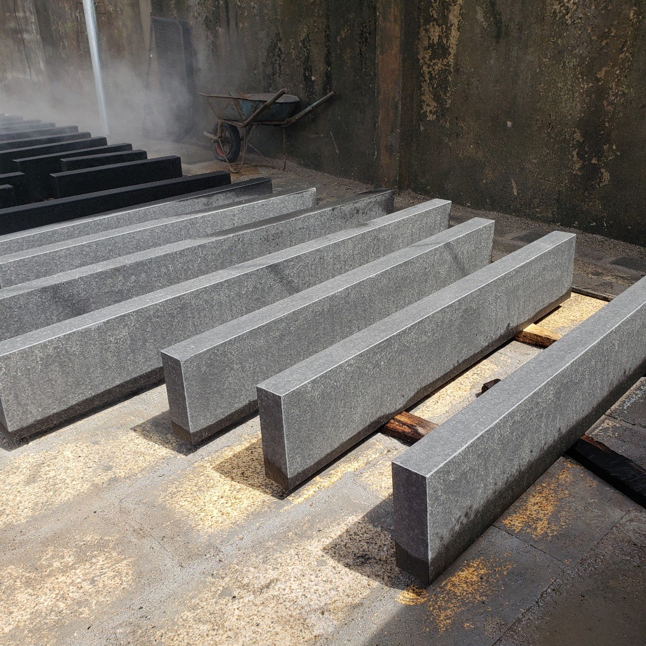 VN Black Basalt Palisades Vietnam Black Basalt High Quality - Pan-Asian ...